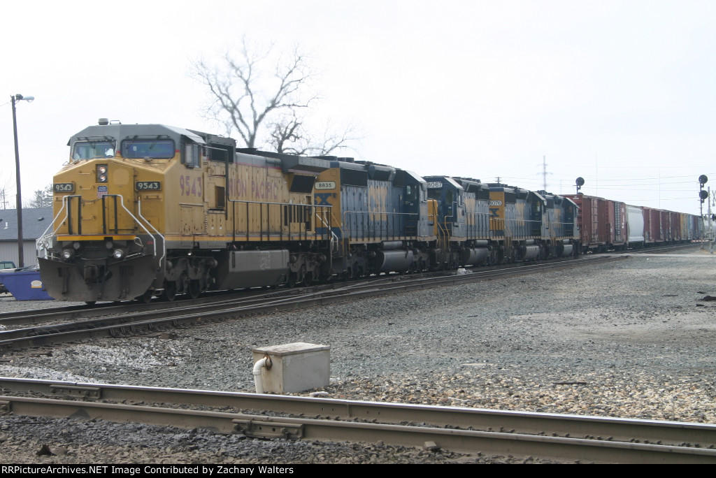 UP 9543 leads the csx emds.